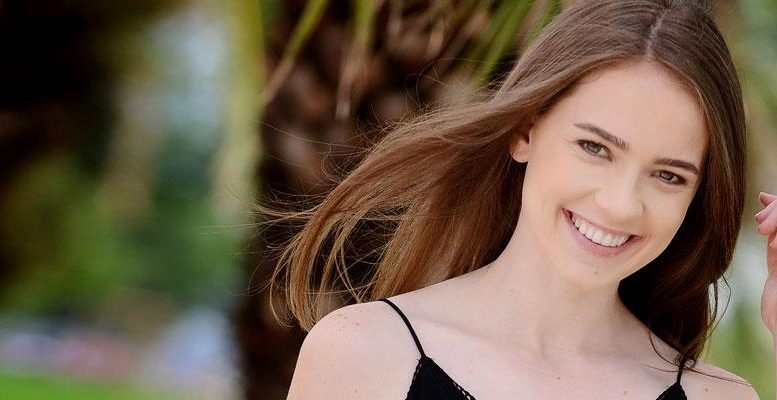 Ece Çeşmioğlu Kimdir? - Magazin Haberleri